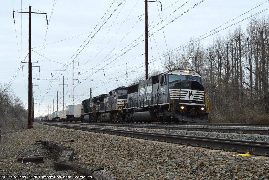 NS 6750 and train 24M